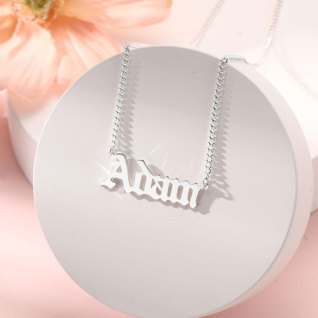 Curb Chain Name Necklace [Old English Font]